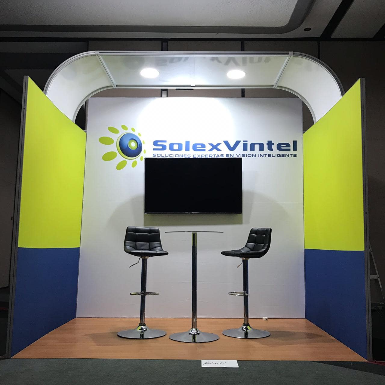 Diseño de stand 3x2 para Solex V.
