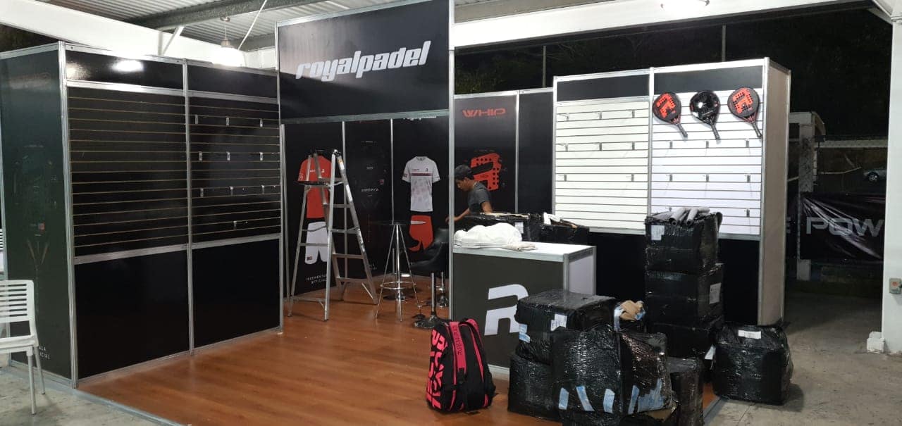 Diseño de Stand 5x4 para Royal Padel en Mérida.
