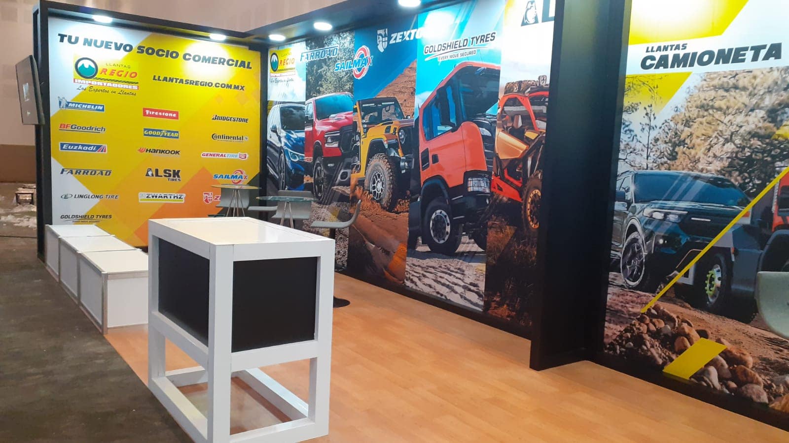 Diseño de Stand 12x3 para Zwarthz en Expo Andellac 2021.